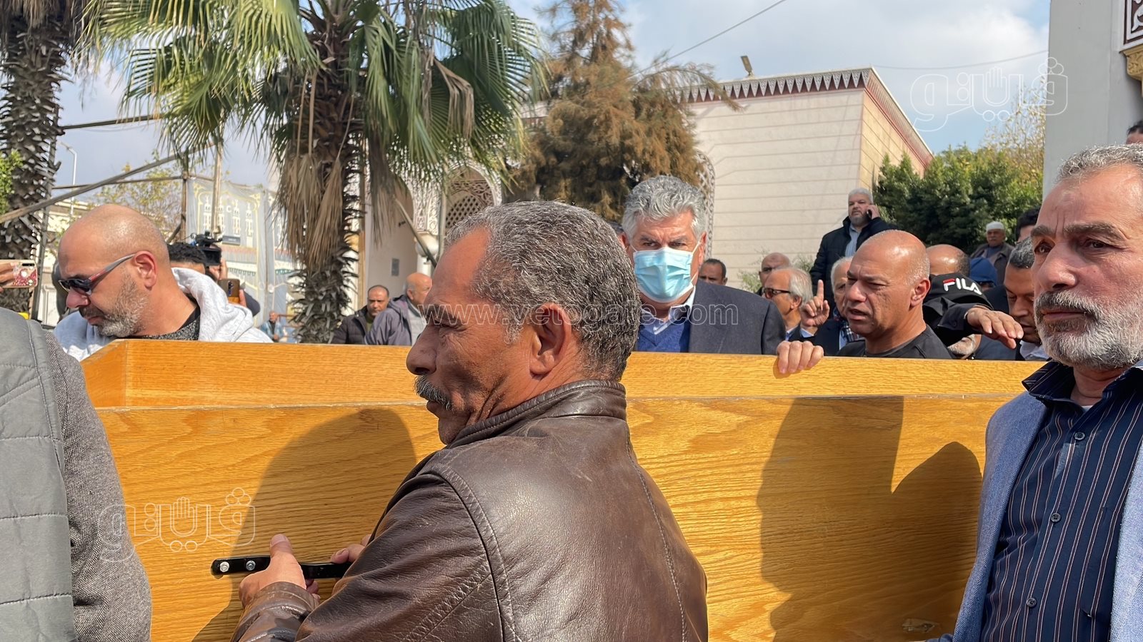 لحظة تشييع جثمان سامي شرف (فيديو وصور)