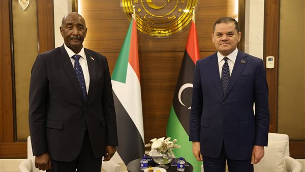 الدبيبة يستقبل البرهان في أول زيارة رسمية له إلى ليبيا (صور)